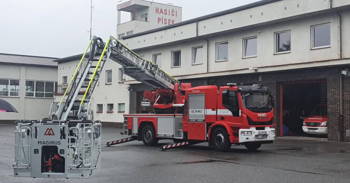 V Písku bude sloužit nový automobilový žebřík - Hasičovo