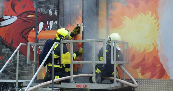 Dräger Fire Dragon 9000 si vyzkoušeli i hasiči v Karlovarském kraji ...