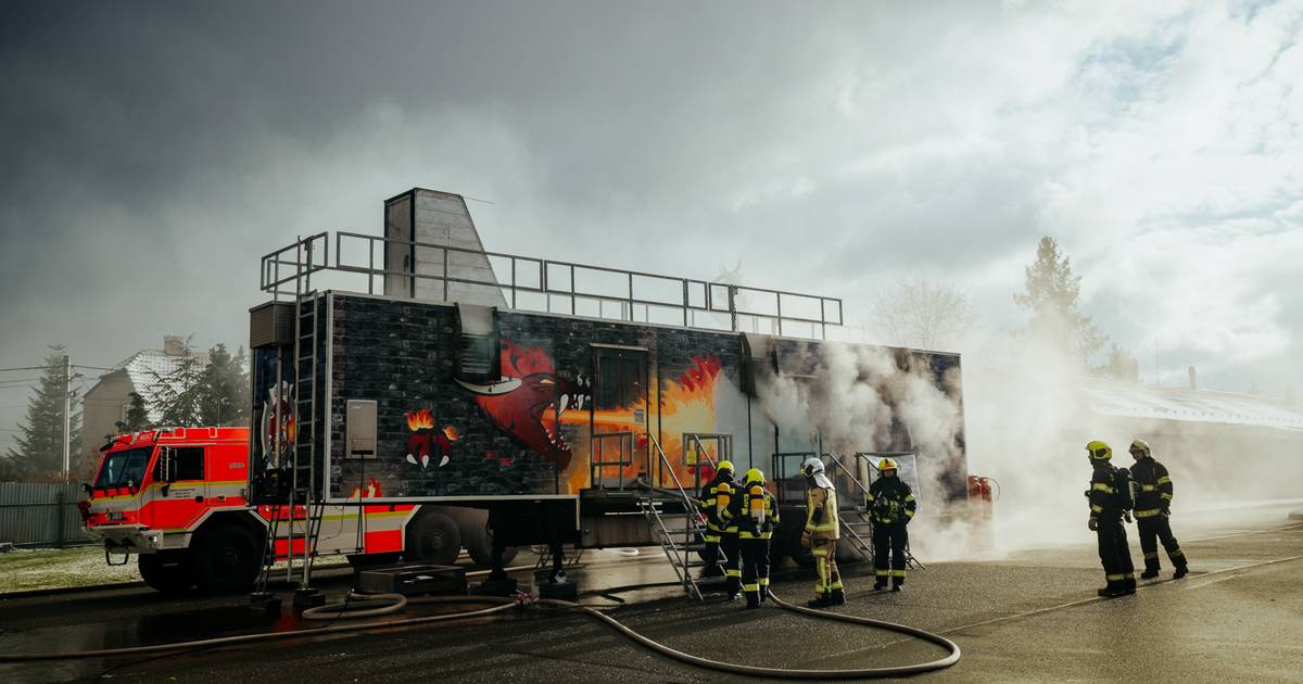 Výcvikový trenažér Fire Dragon 9000 v akci! - Hasičovo